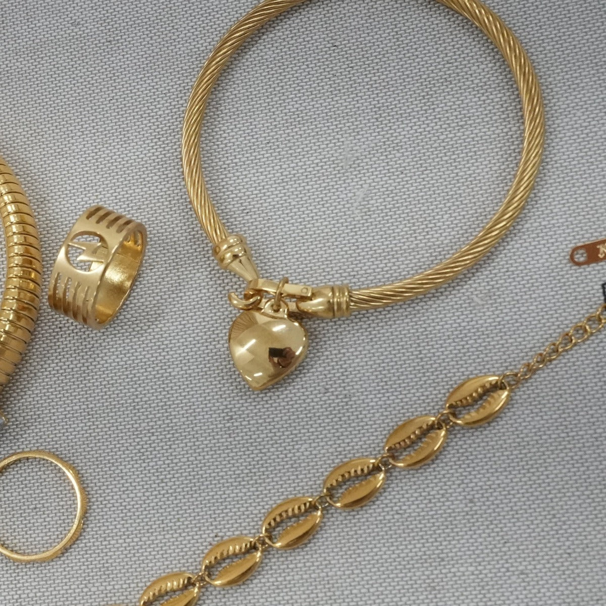 Heart Pendant Bracelet - Gold – Nevaeh